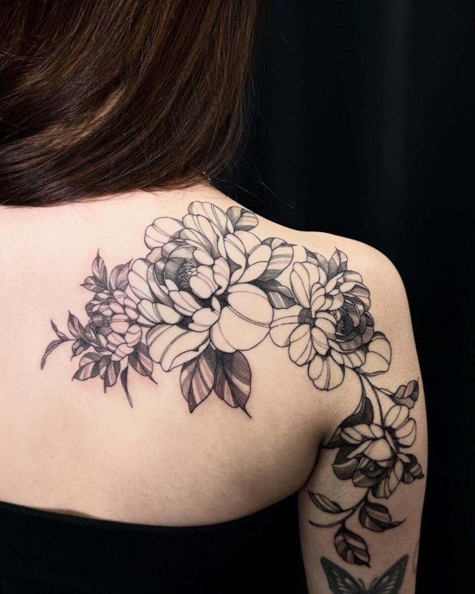 20+ Beautiful Shoulder Flower Tattoo Ideas for a Feminine Look ...