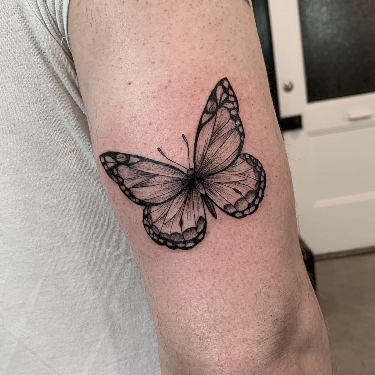 50+ Monarch Butterfly Tattoos That Are Beautiful and Full of Meaning