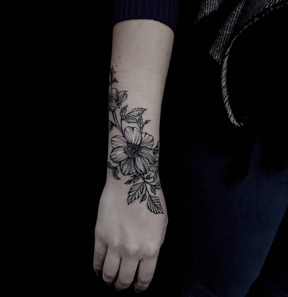 55+ Pretty and Meaningful Flower Wrist Tattoo Ideas