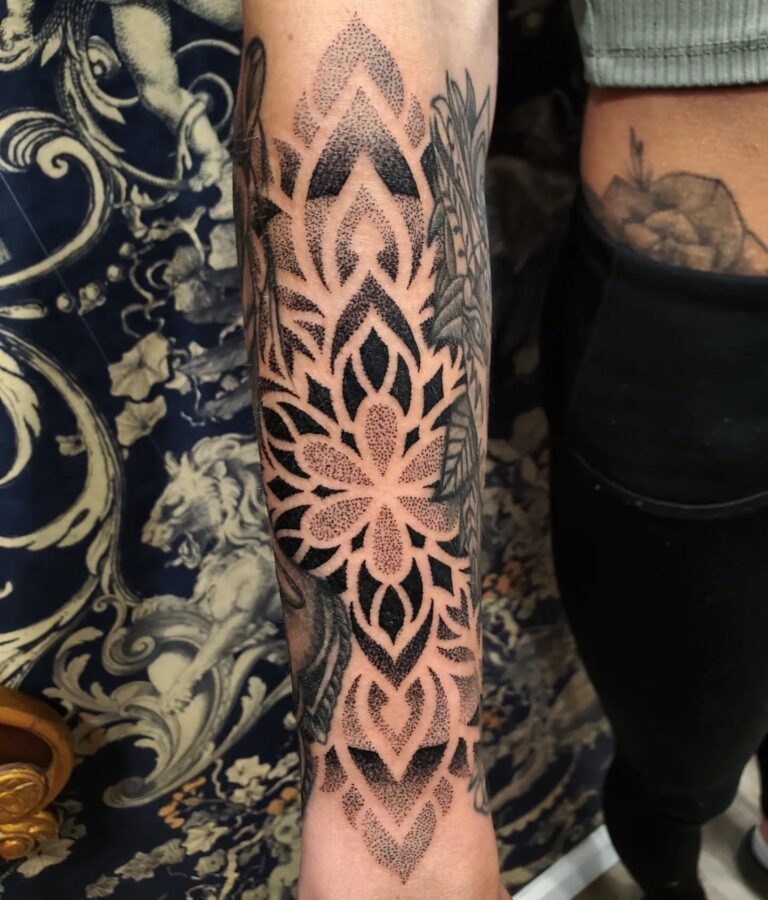 30+ Beautiful Sleeve Filler Tattoo Ideas for Women You'll Love