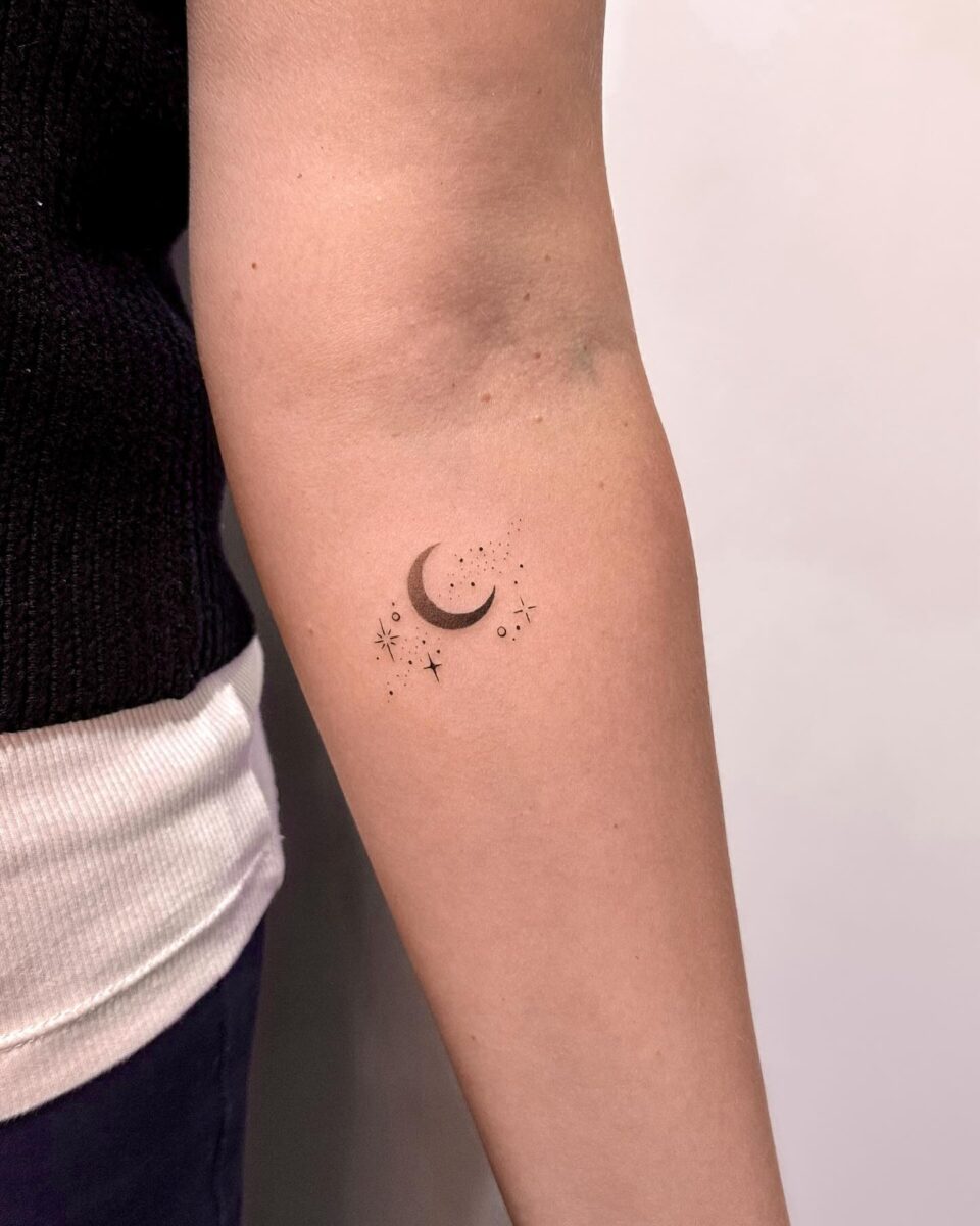 65+ Stunning Moon Tattoo Ideas for a Mystical Look