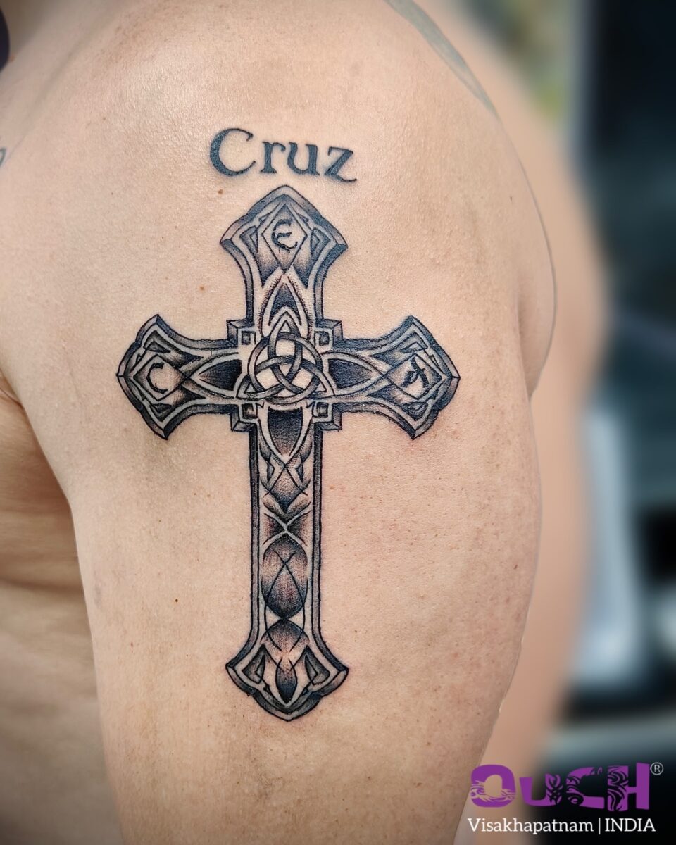 35+ Cross Tattoo Ideas for Women
