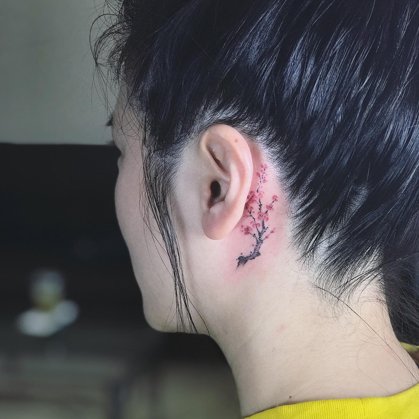 35+ Small Behind the Ear Tattoos for Women That Are Stylish