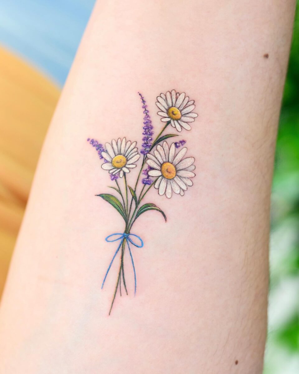 50+ Daisy & Sweet Pea Tattoo Ideas for April Birthdays
