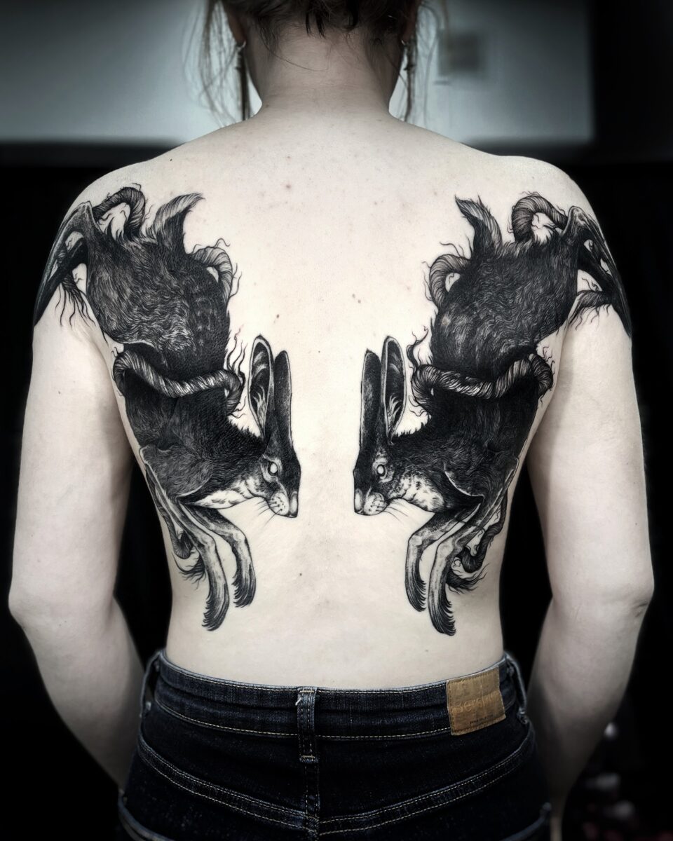 70+ Feminine Back Tattoos That Are Elegant, Beautiful, and Stylish