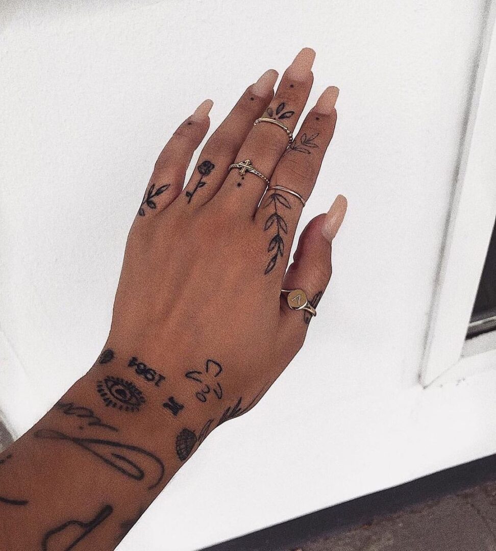70+ Finger Tattoos for Women That Are Stylish, Minimal, and Unique