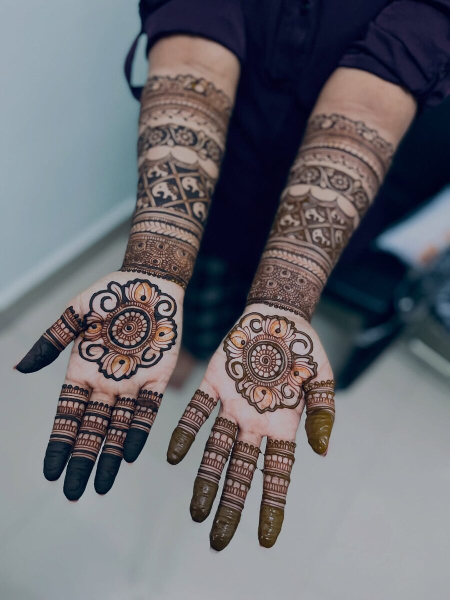 50+ Henna Tattoo Designs That Are Beautiful, Elegant, and Timeless