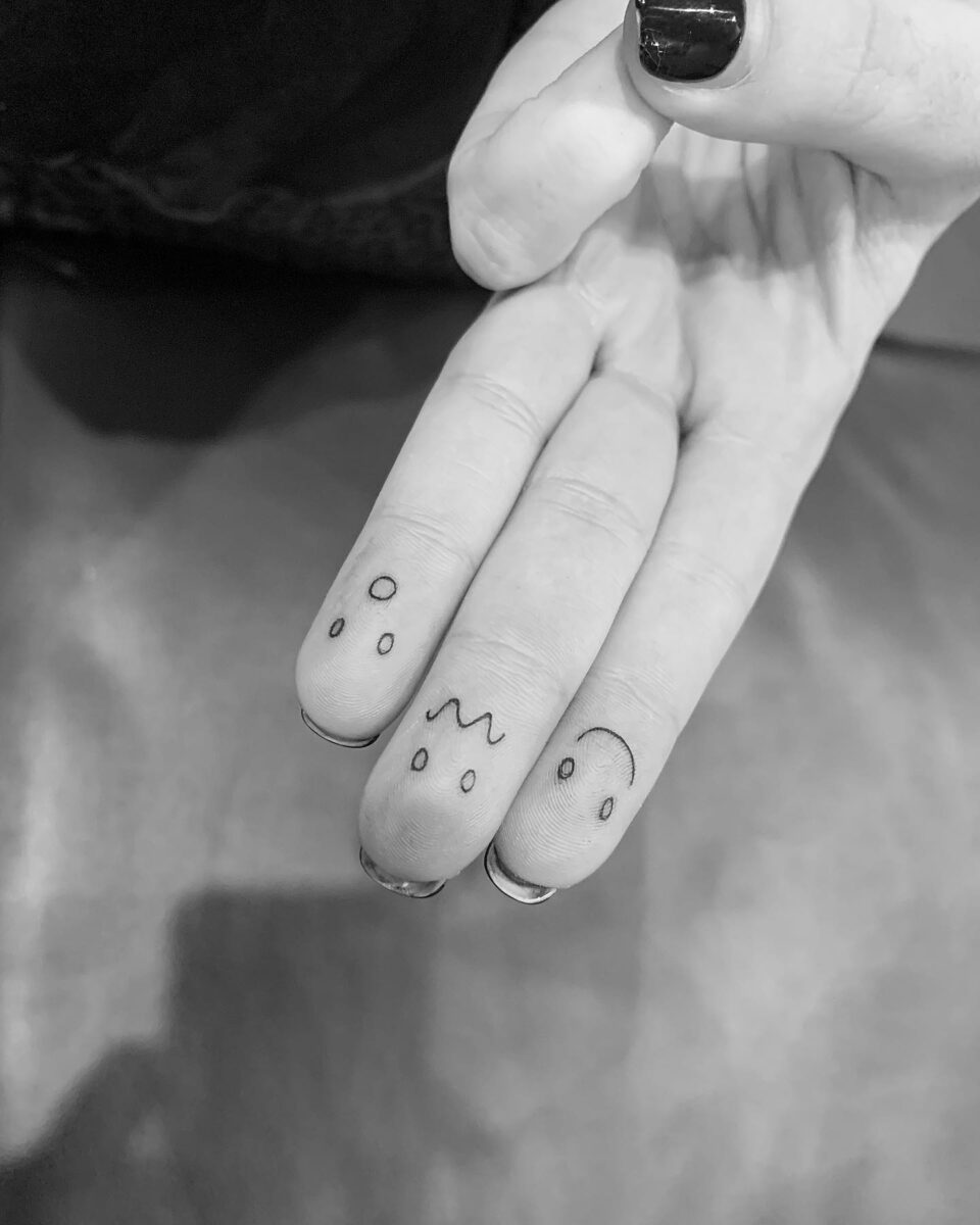 70+ Finger Tattoos for Women That Are Stylish, Minimal, and Unique