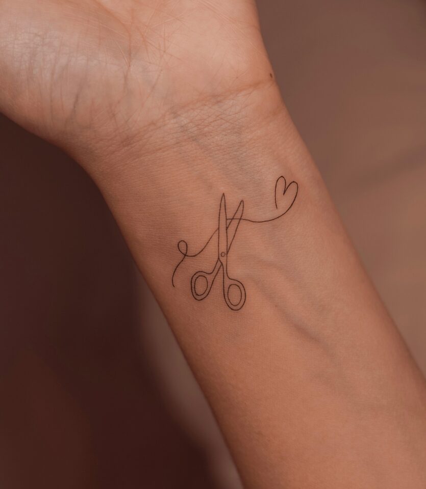 55+ Fineline Tattoo Designs for Simple & Minimalist Body Art