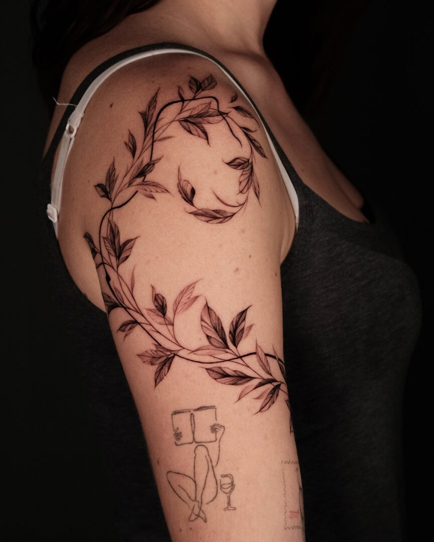 50+ Flowing Vine Tattoos That Are Elegant, Natural, and Full of Meaning