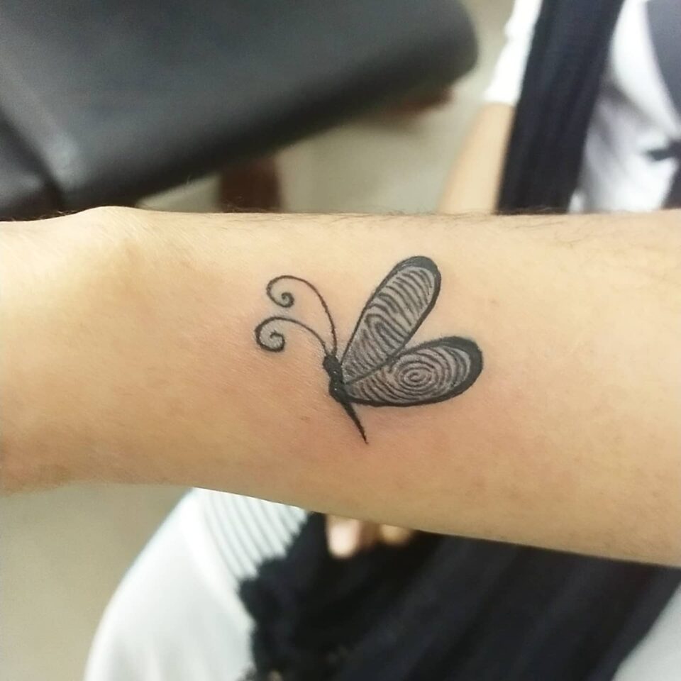 40+ Fingerprint Tattoo Ideas to Symbolize Love, Unity, and Identity
