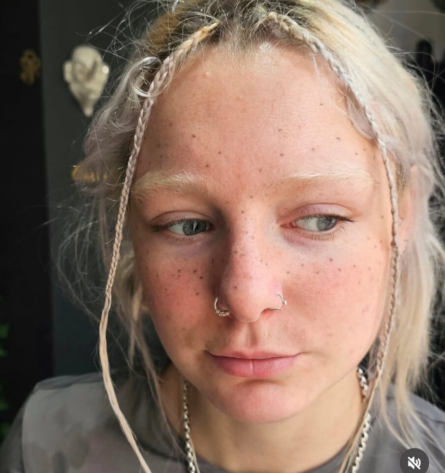 25 Cute Freckle Tattoo Ideas for a Natural Look & Subtle Beauty