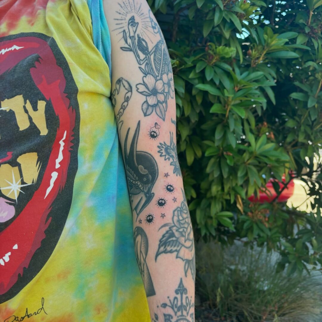 30+ Beautiful Sleeve Filler Tattoo Ideas for Women You'll Love