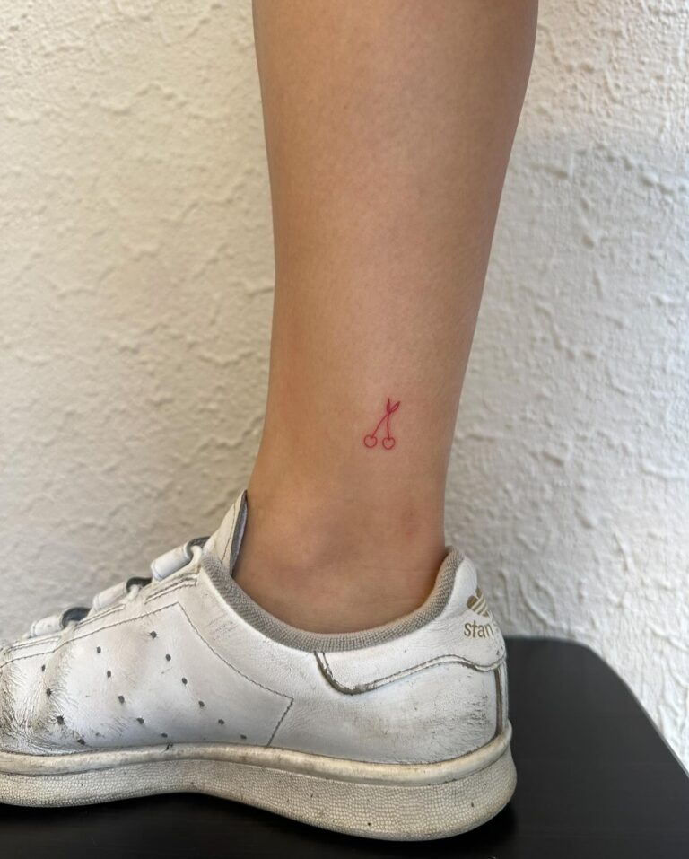 70+ Meaningful Tiny Tattoos That Carry Powerful Messages